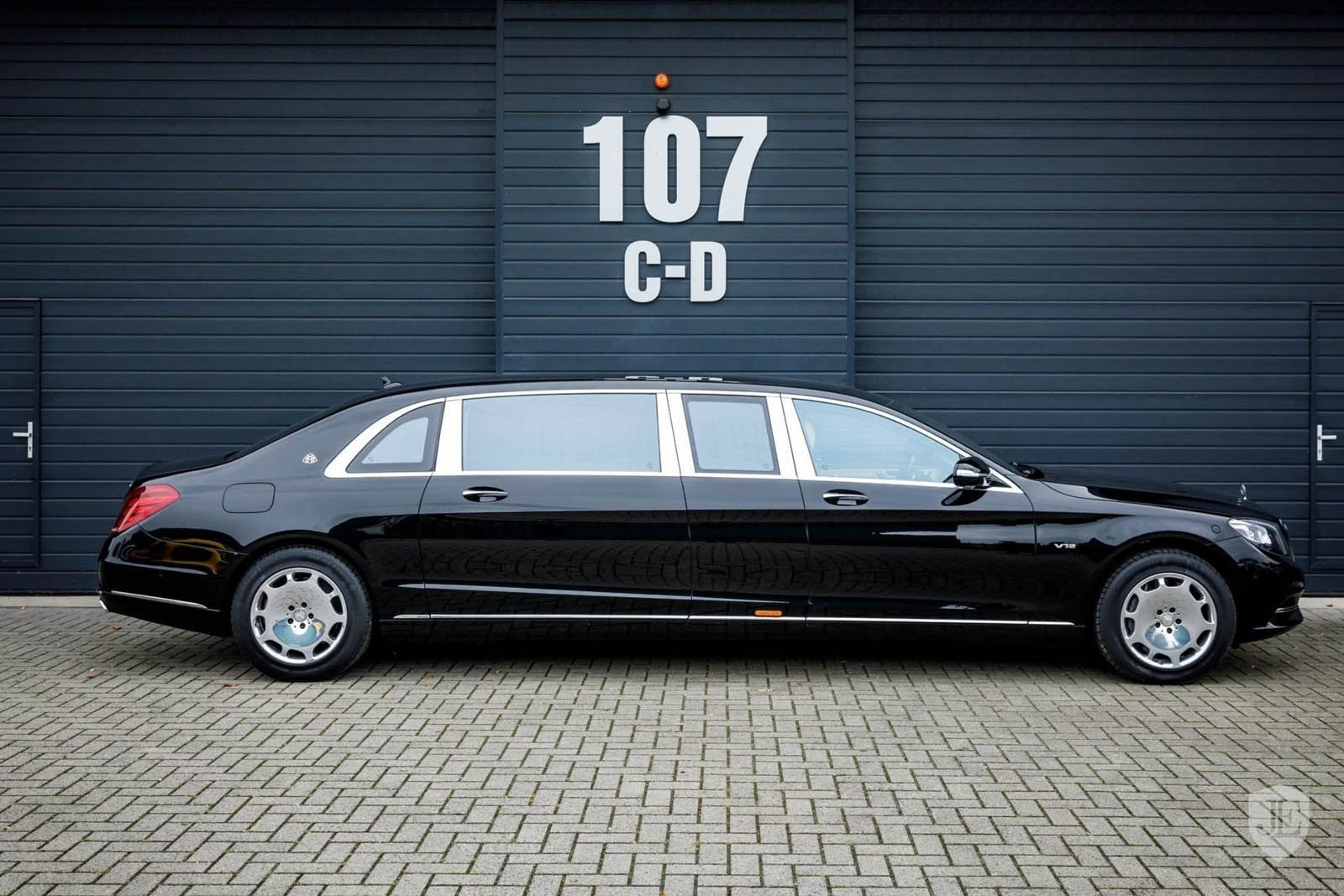 Maybach'ın yeterli olmadığını düşünenlere: S600 Pullman - Carviser